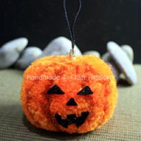 Pom-Pom Pumpkin - Halloween DIY | Craft Passion