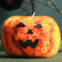Pom-Pom Pumpkin - Halloween DIY | Craft Passion