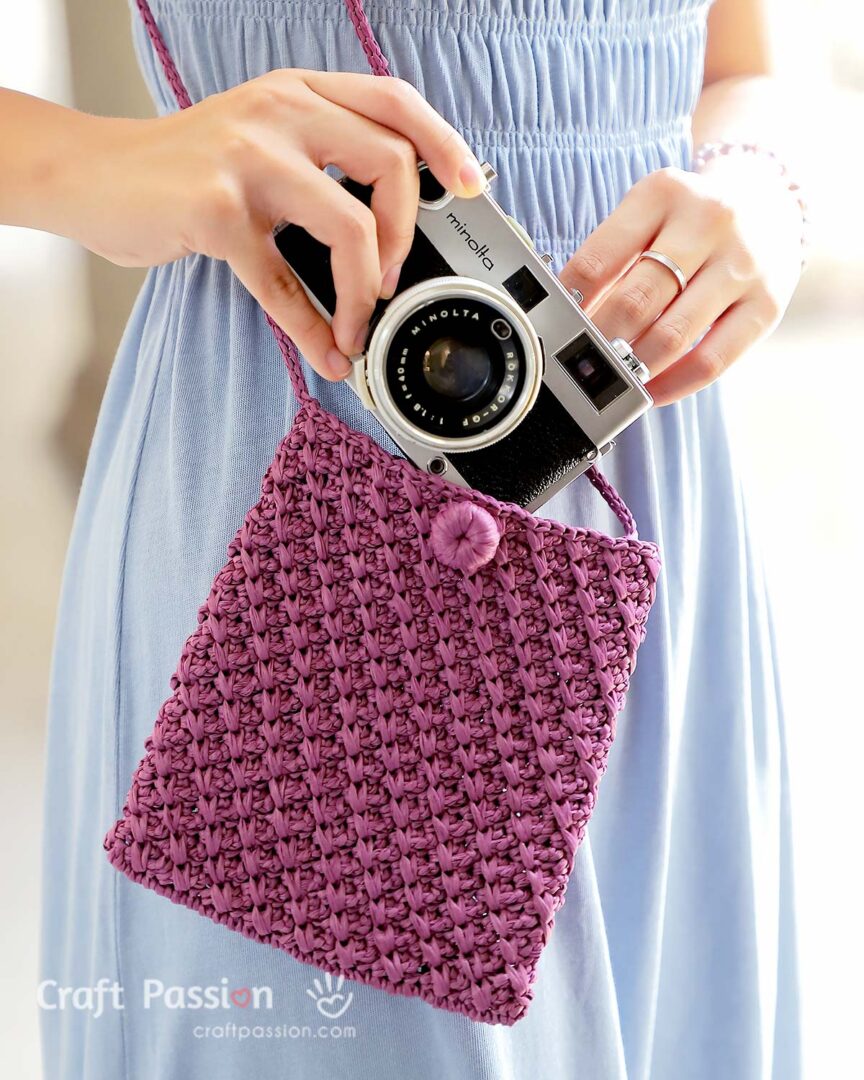 Chic Slant Sling Crochet Crossbody Bag • Free Crochet Pattern