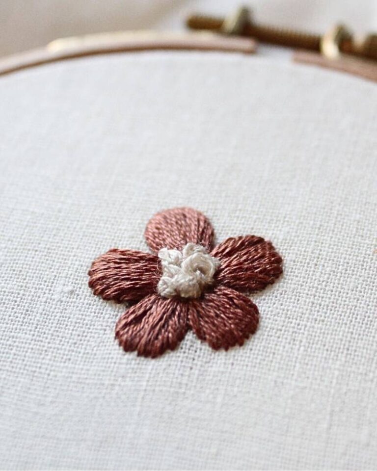 42 Easy Embroidery Flowers with Free Patterns • Craft Passion
