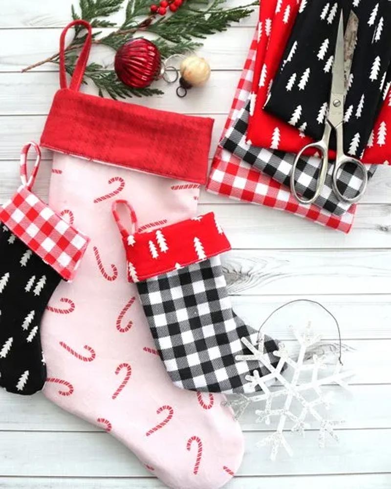34 Creative and Free Christmas Stocking Patterns • Craft Passion