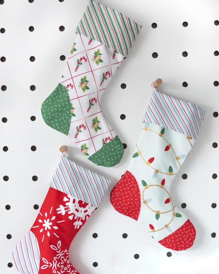 34 Creative and Free Christmas Stocking Patterns • Craft Passion