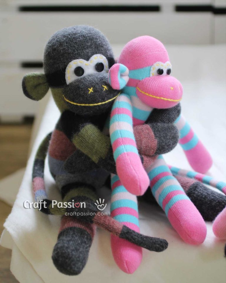 Sock Monkey - Easy Guide Free Sewing Pattern • Craft Passion