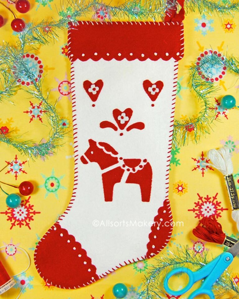 34 Creative and Free Christmas Stocking Patterns • Craft Passion